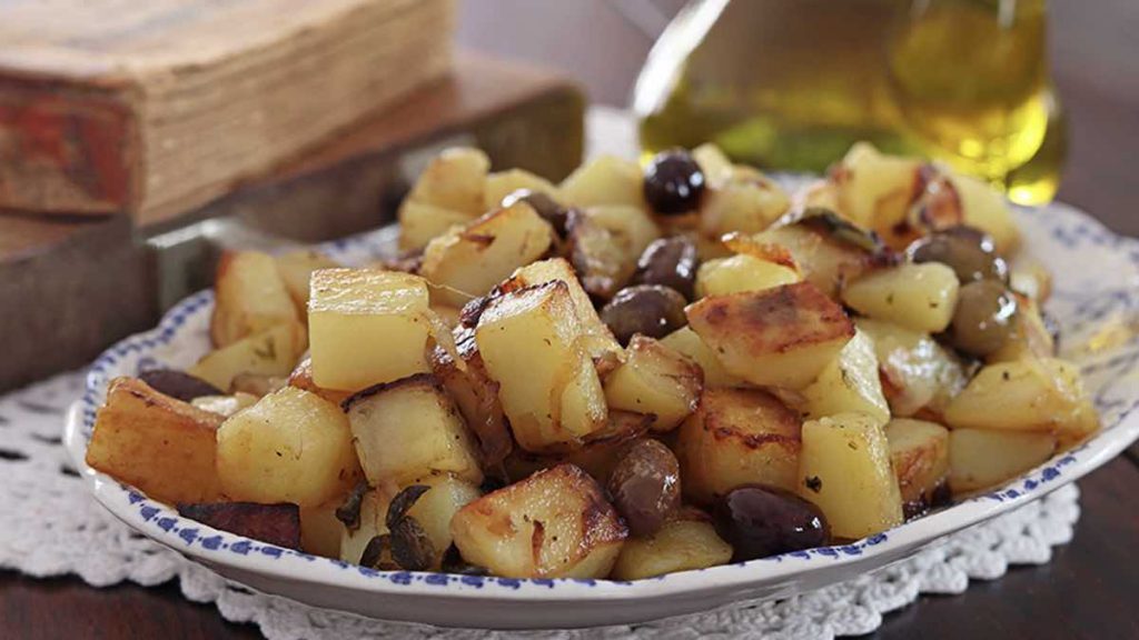 Pommes de terre aux olives et aux câpres