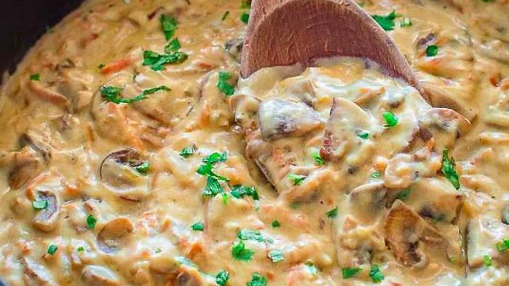 Sauce crémeuse aux champignons riche en saveur