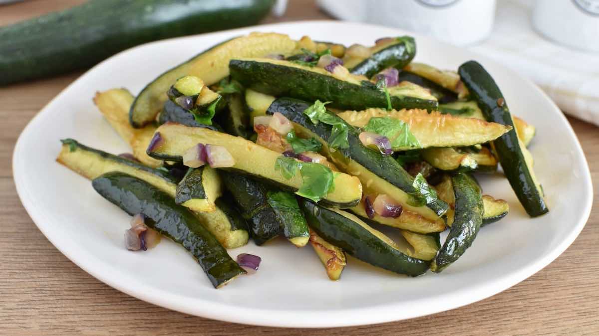 Poêlée de courgettes délicieusement aromatisée