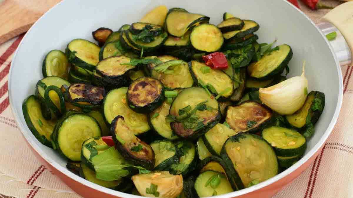 Courgettes poêlées à l'ail et au persil délicieuses