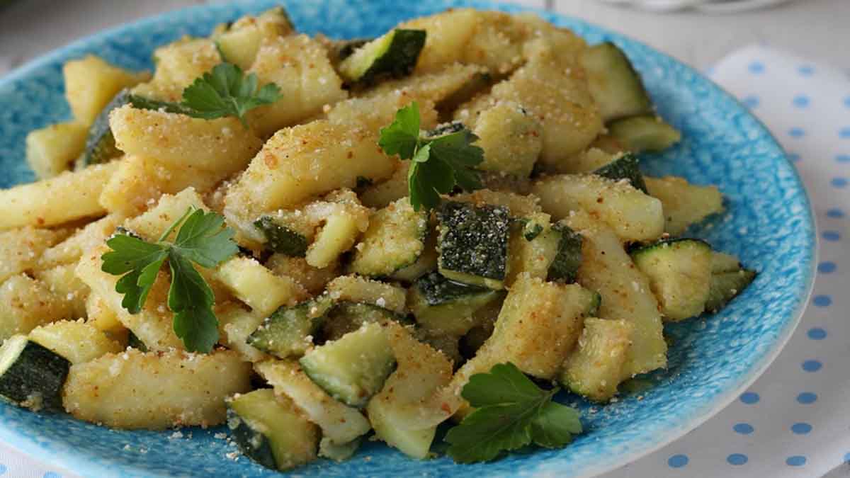 Pommes de terre et courgettes poêlées simples et délicieuses