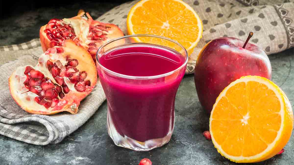 Jus de grenade à l'orange et aux pommes délicieux et rafraîchissant