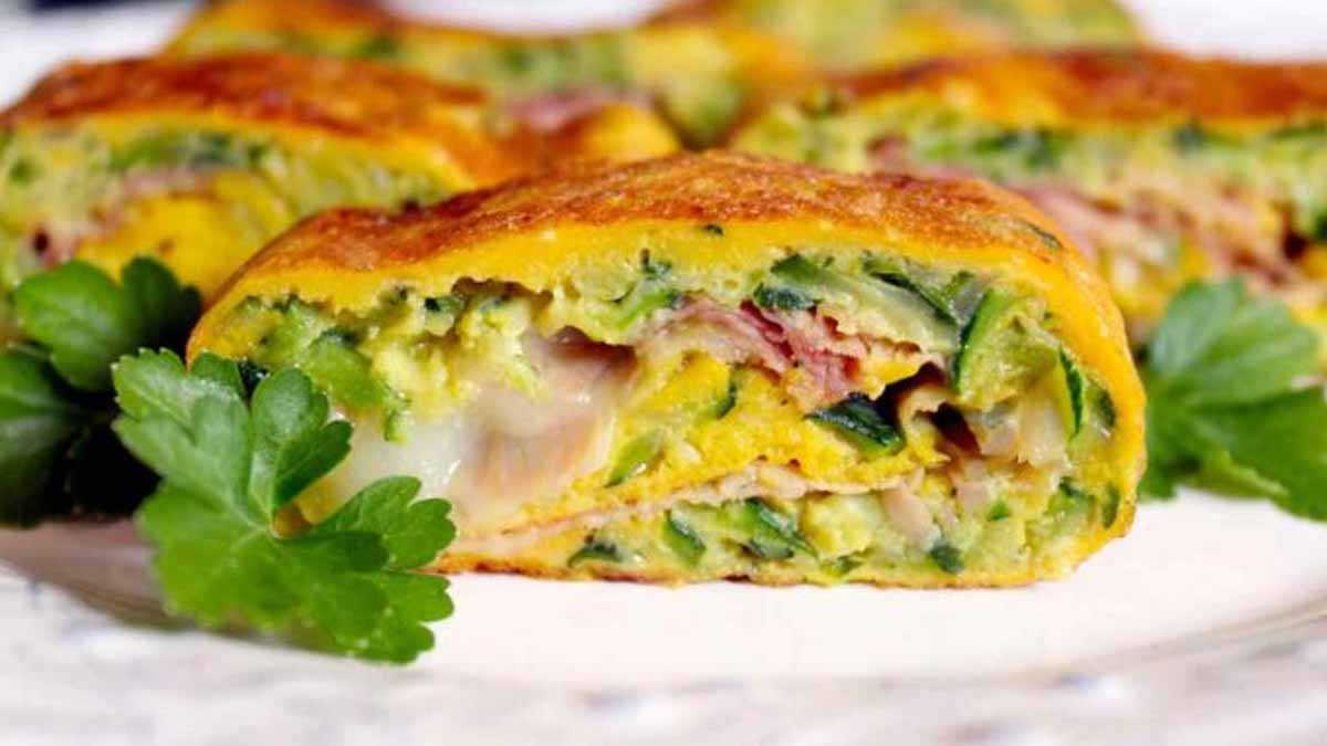 Omelette roulée aux courgettes et au jambon super savoureuse