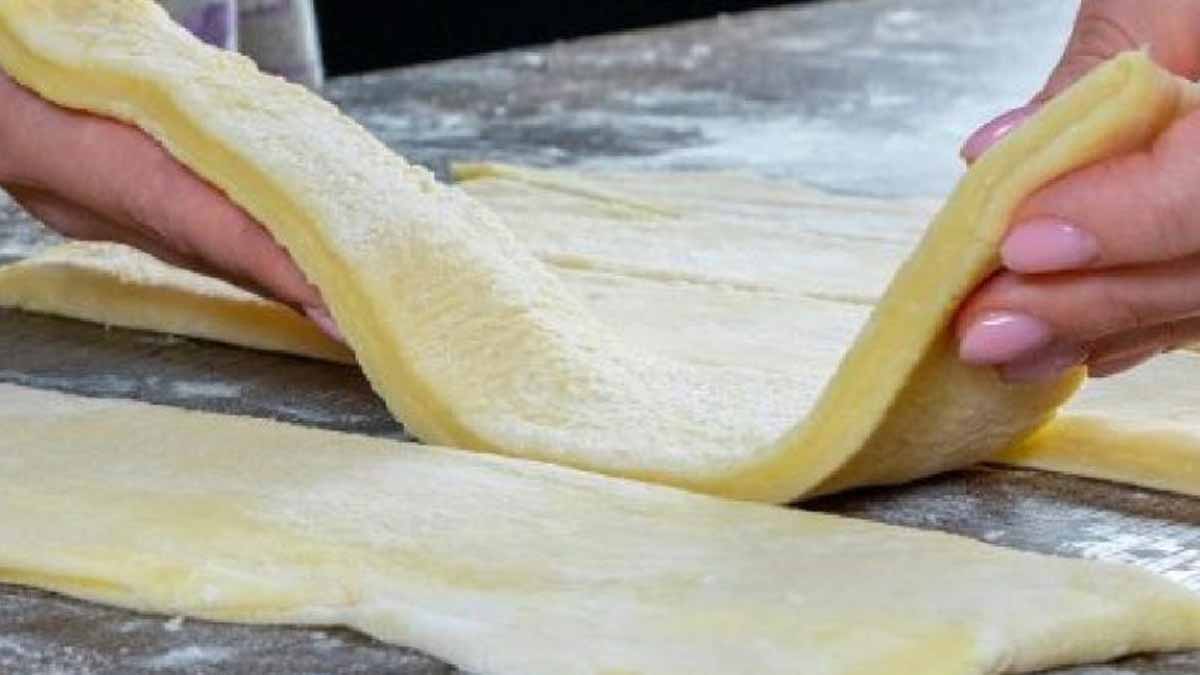 Roulés de pâte feuilletée au beurre et au lait simples et délicieux