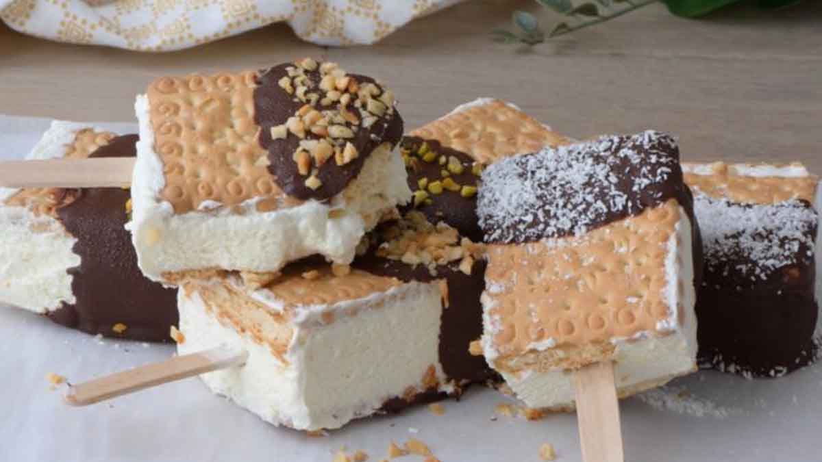 Biscuits farcis à la crème glacée: le dessert frais sans sorbetière