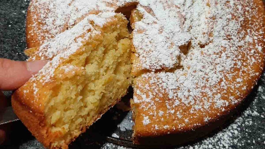 Gâteau à l'orange mixée sans beurre: léger et savoureux, parfait pour ...