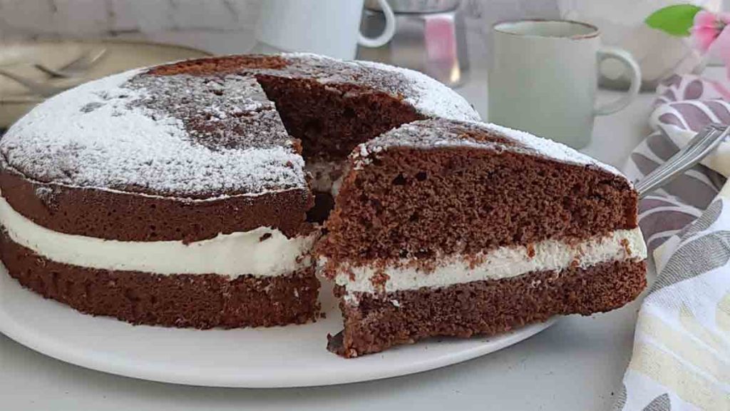 Gâteau au chocolat fourré d’une délicieuse crème: le dessert parfait ...