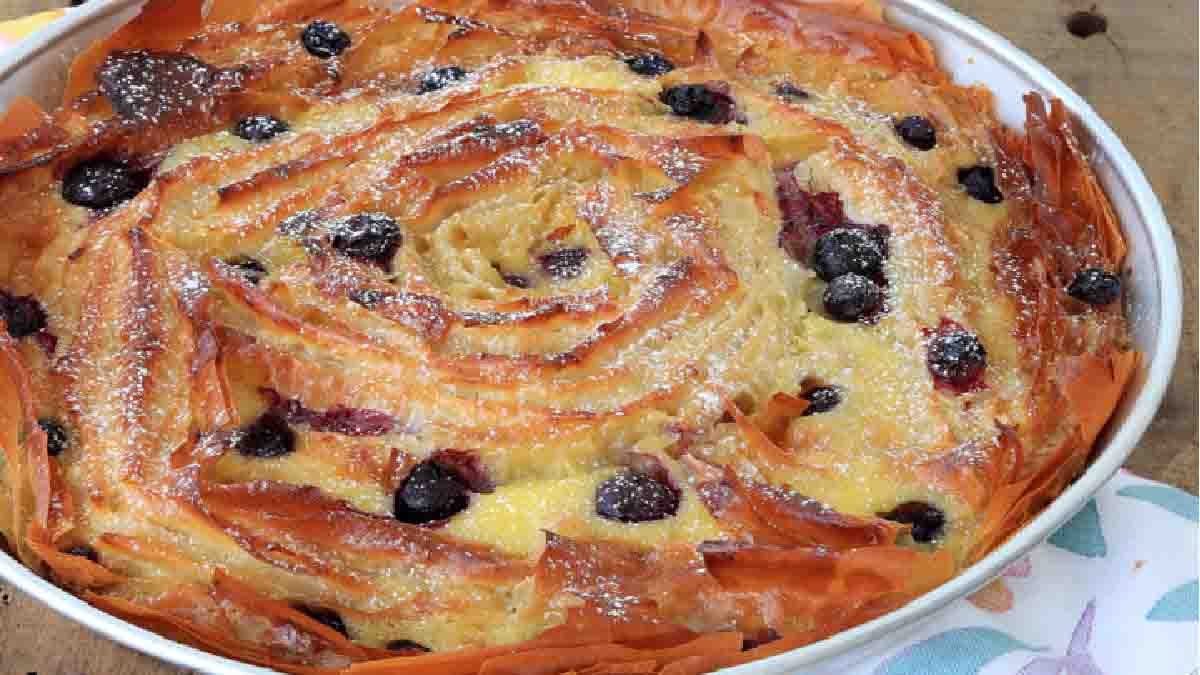 Rose de pâte phyllo à la crème et aux myrtilles: un dessert agréable à ...