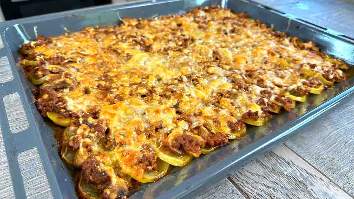Flan de pommes de terre à la viande hachée: un plat filandreux et ...