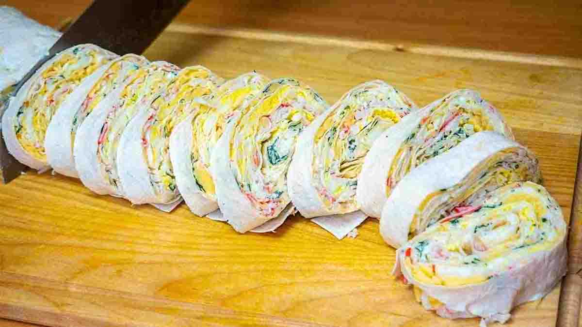Rouleau de pain pita au crabe au fromage et aux œufs durs: un apéritif ...